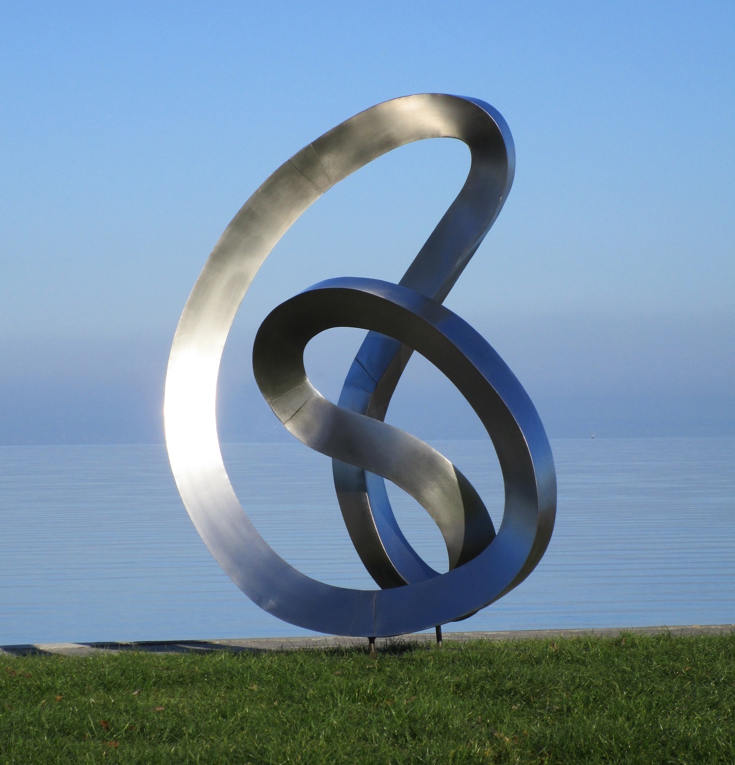 Moderne abstrakte Edelstahl Skulptur Garten - NEUERRAUM