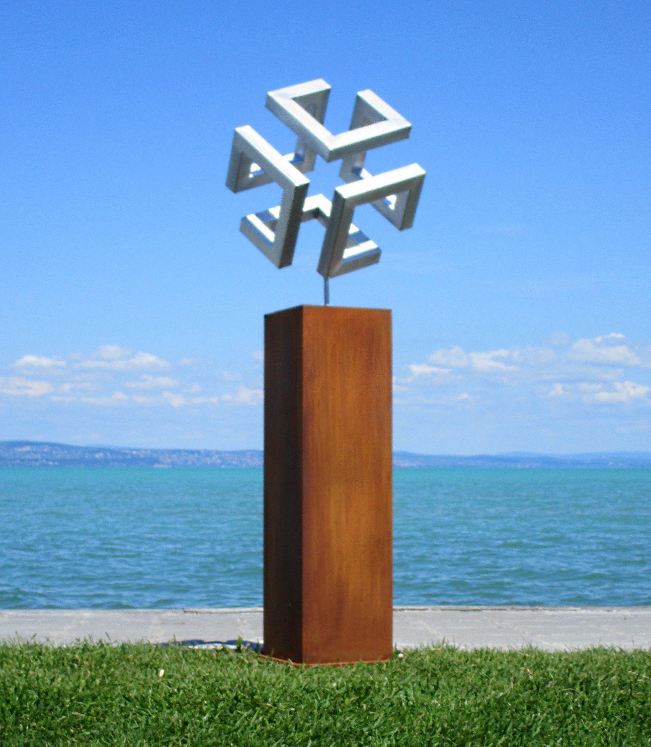 Modern art node sculpture stainless - NEUERRAUM